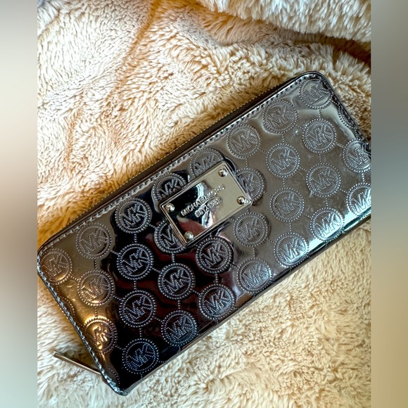 Michael Kors | Bags | Michael Kors Metallic Wallet | Poshmark